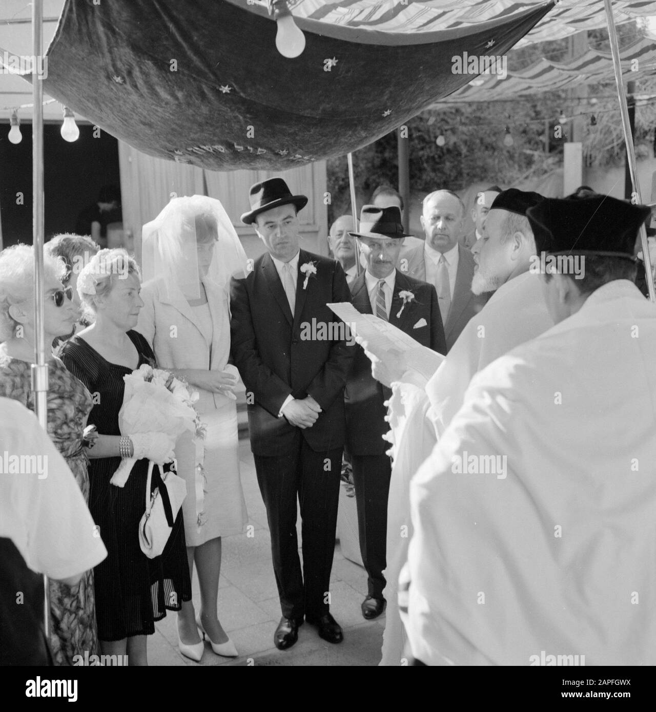 Israel jewish wedding bride groom hi-res stock photography and images ...