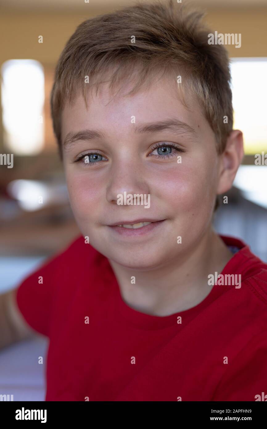 Camera elementary hi-res stock photography and images - Alamy