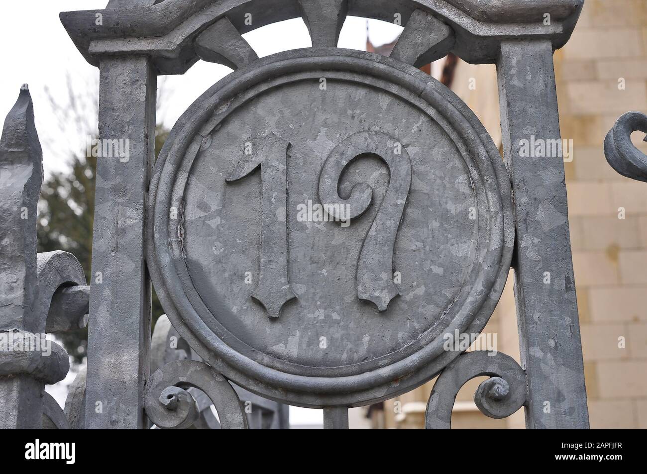 A house number plaque, showing the number nineteen (19 Stock Photo - Alamy
