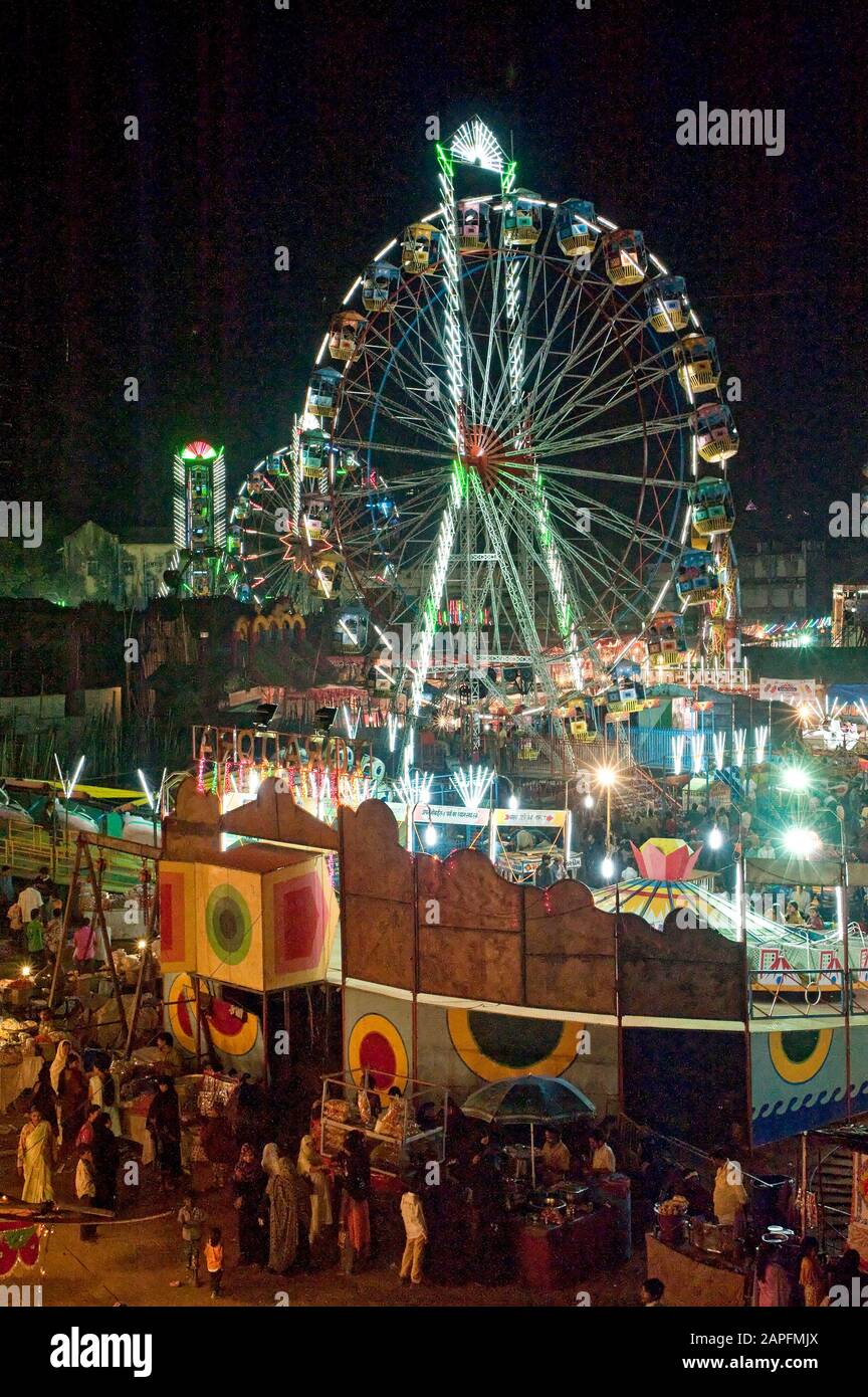 Festival fair and view of gigantic wheels at Mahim beach Stock Photo ...