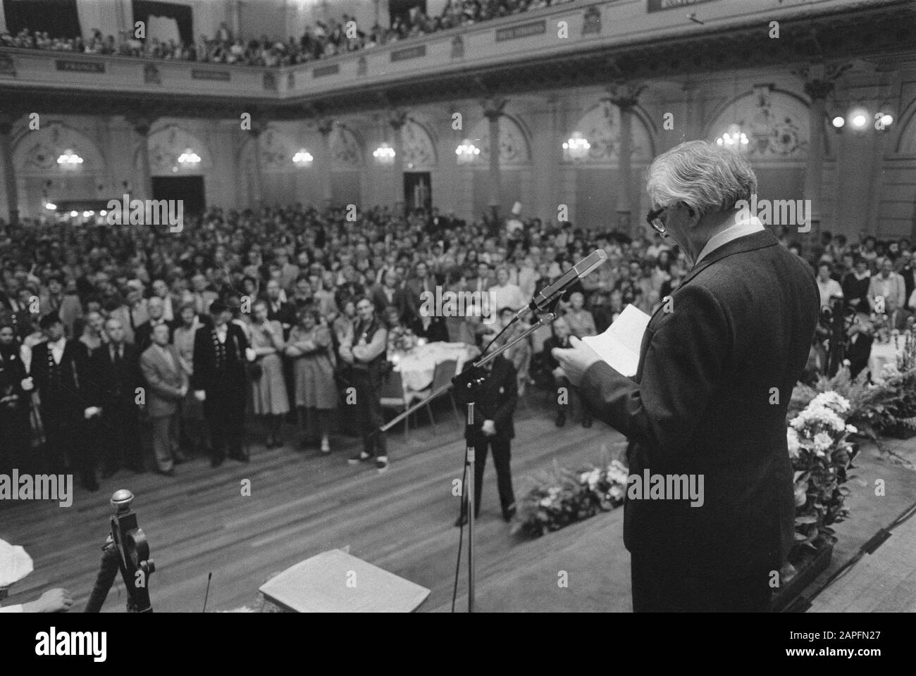 Mayor polak speaks hi-res stock photography and images - Alamy