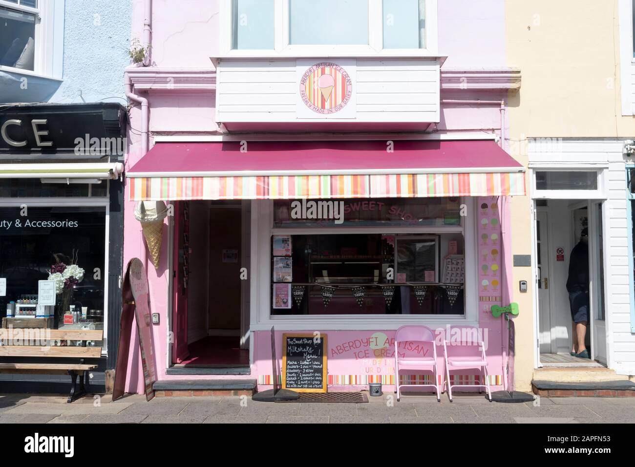 Seafront ice cream hi-res stock photography and images - Alamy