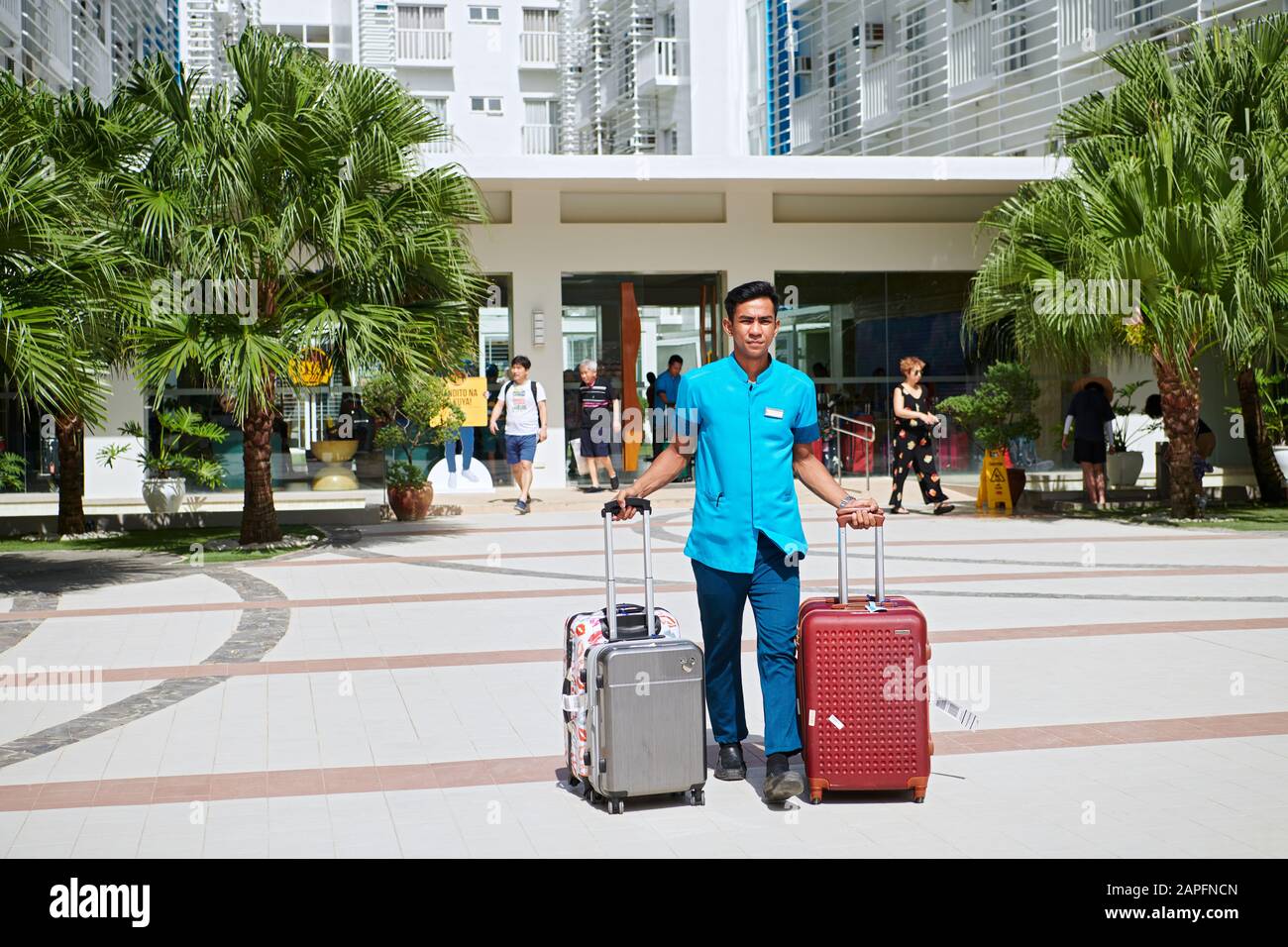 Hotel guests luggage hi-res stock photography and images - Alamy