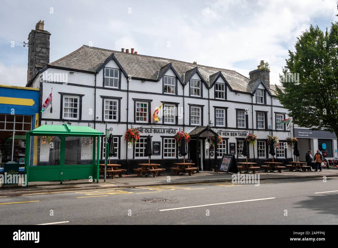 The Old Bulls Head pub, High Street, Bala, Wales Stock Photo - Alamy