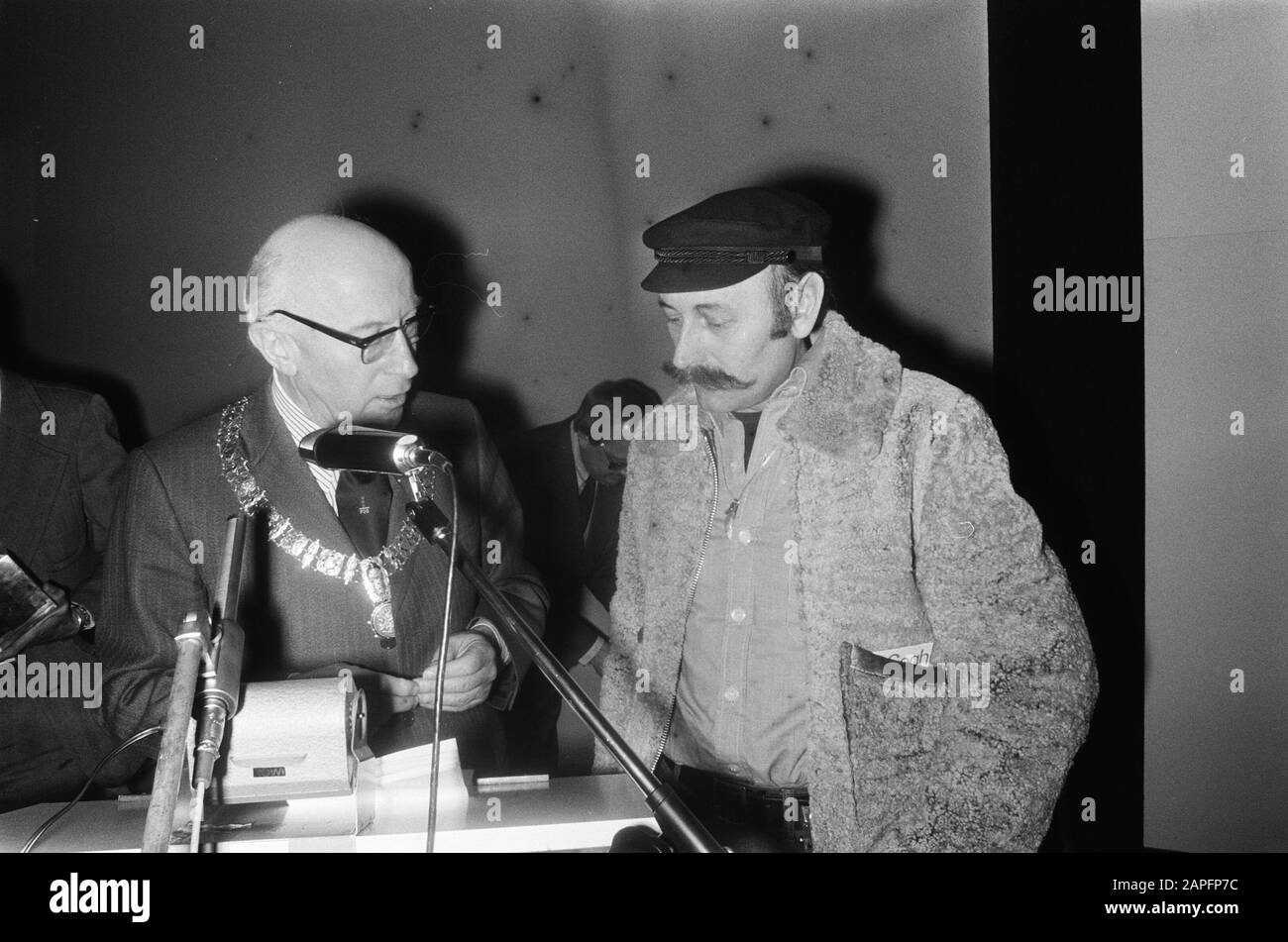 Mayor Samkalden opens exhibition Amsterdam, Image of a city in Van ...