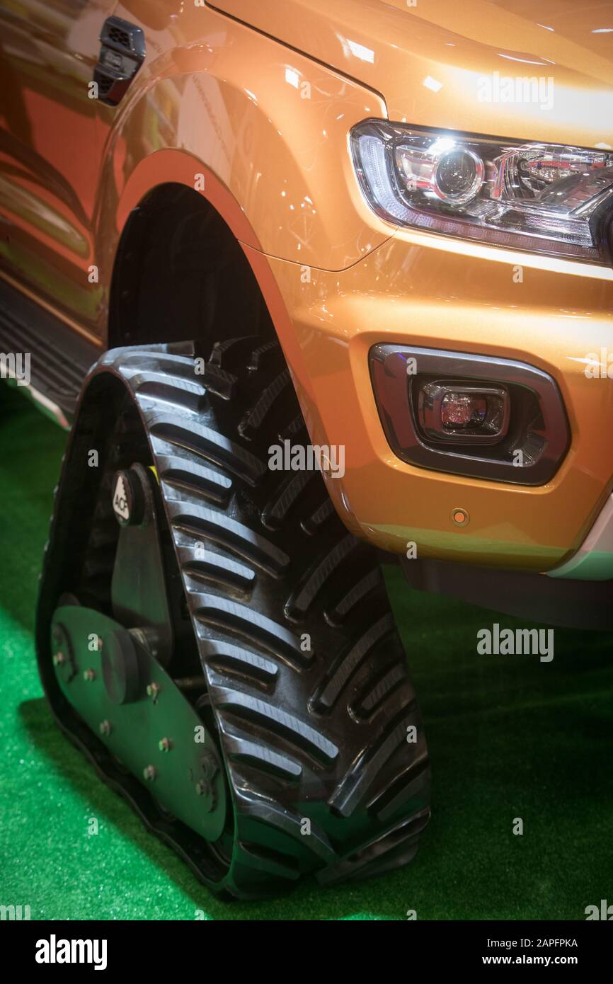 Rubber caterpillar track hi-res stock photography and images - Alamy