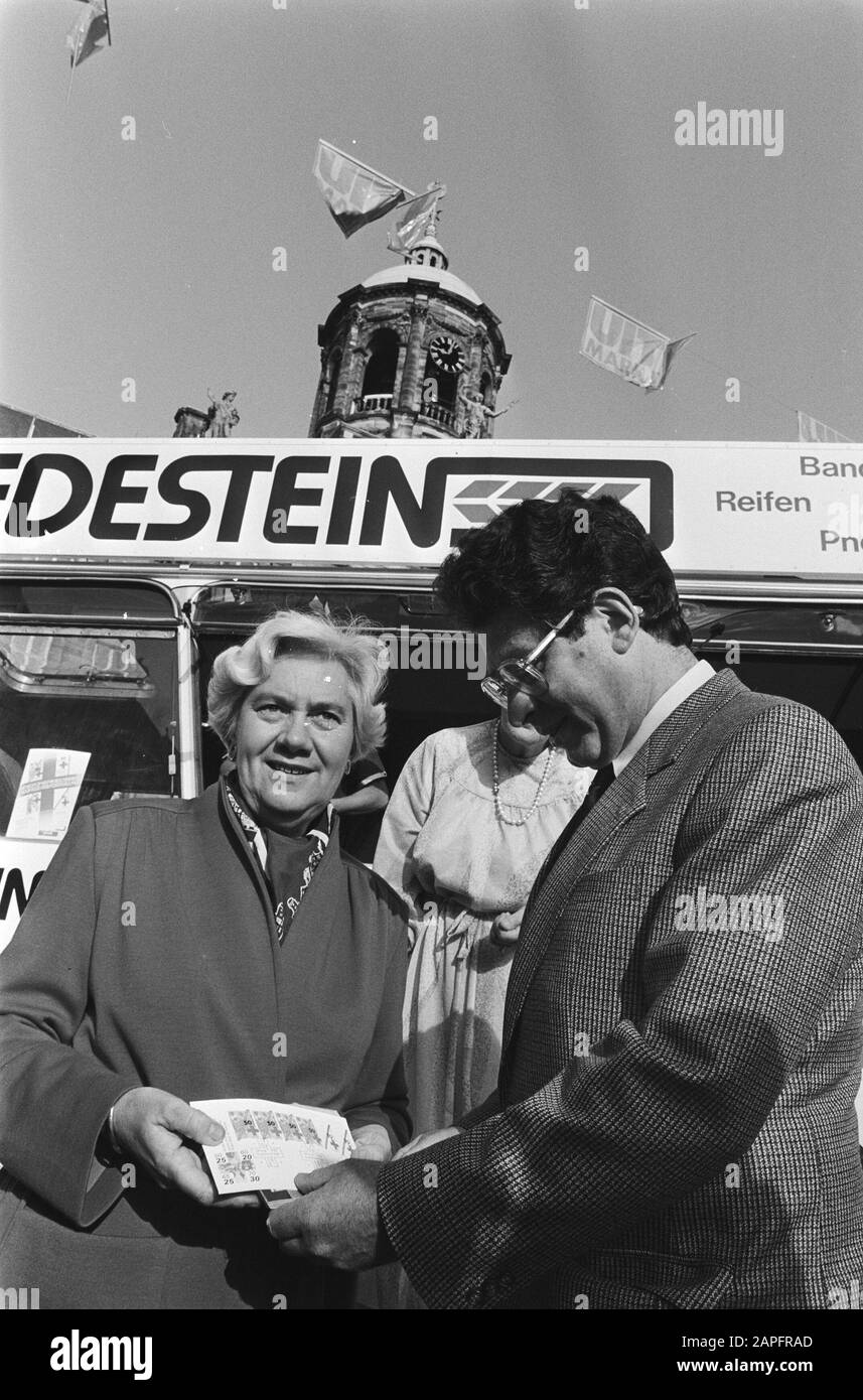 Mayor Van Thijn buys Red Cross Seals Description: Mayor Van Thijn and ...