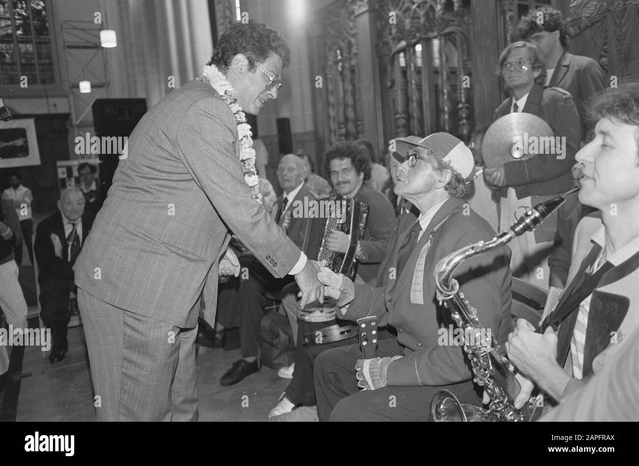 Mayor Van Thijn opens manifestation Dak- en Homelessness in the Nieuwe ...