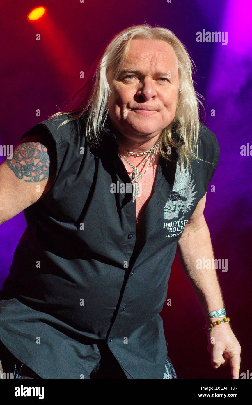 Bernie shaw hi-res stock photography and images - Alamy