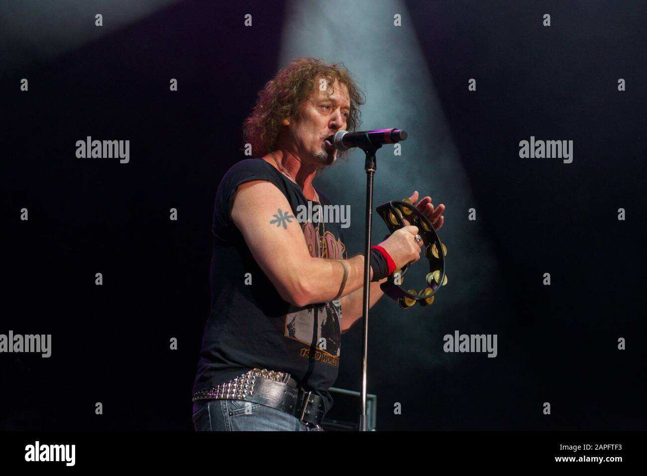 Berlin, Deutschland. 21st Jan, 2020. Carl Sentance von Nazareth live at ...