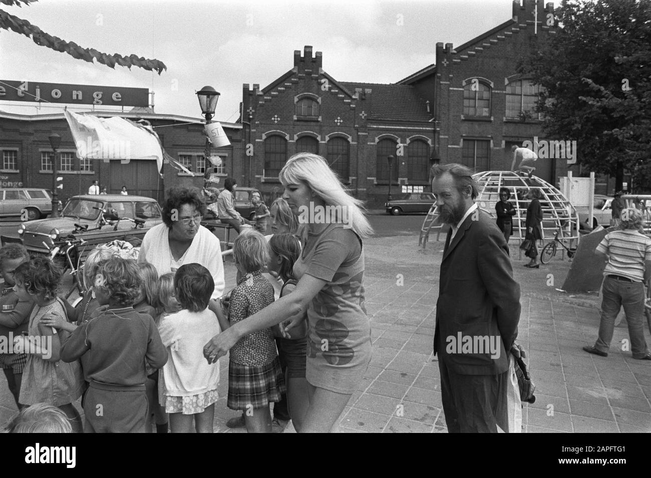 Neighbourhood party with banners at Bickerseiland, Amsterdam Date ...