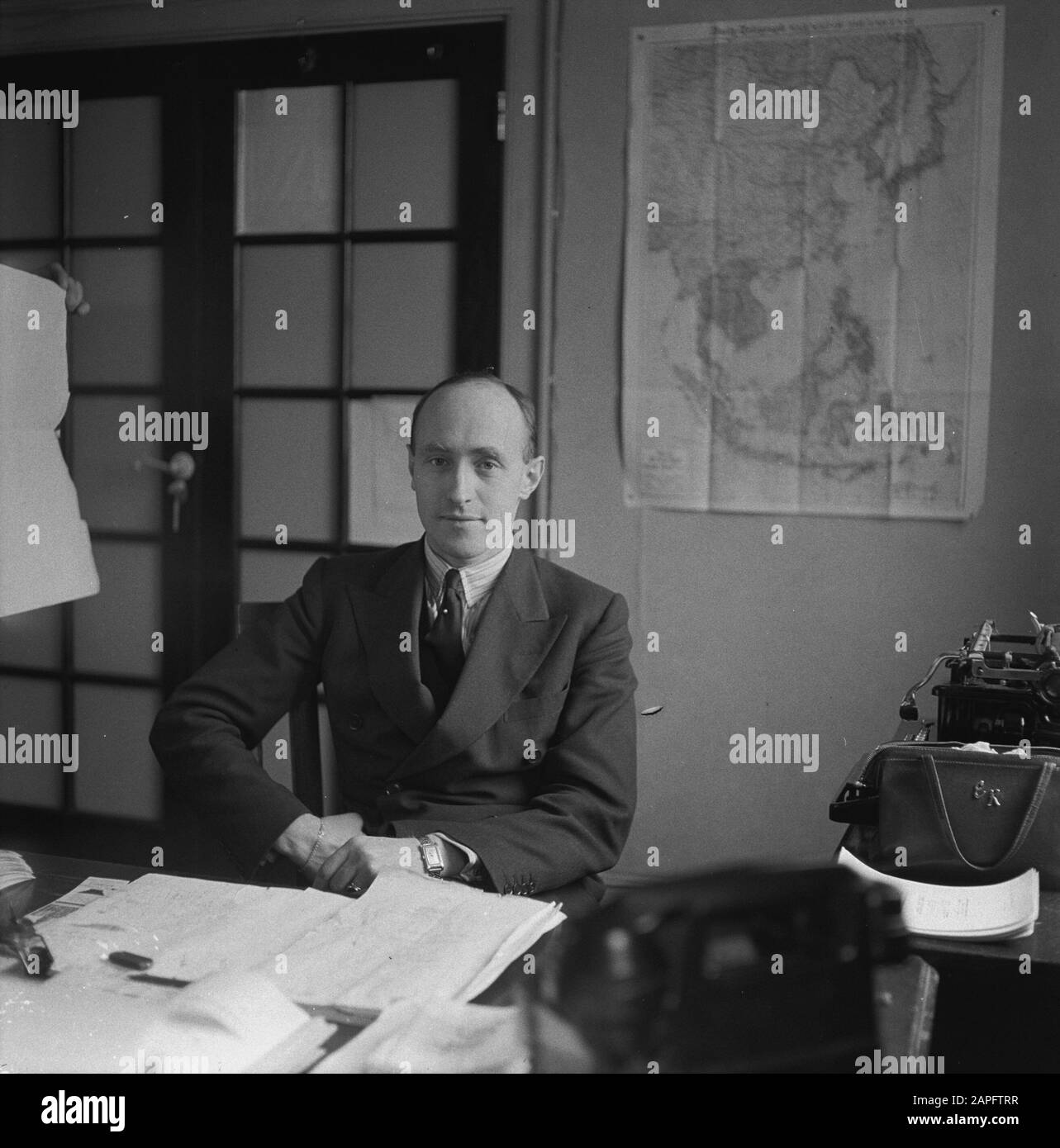 P [Portraits/Persons]/Anefo London series Description: B.W.F. Bierens de Haan Annotation: Head ...