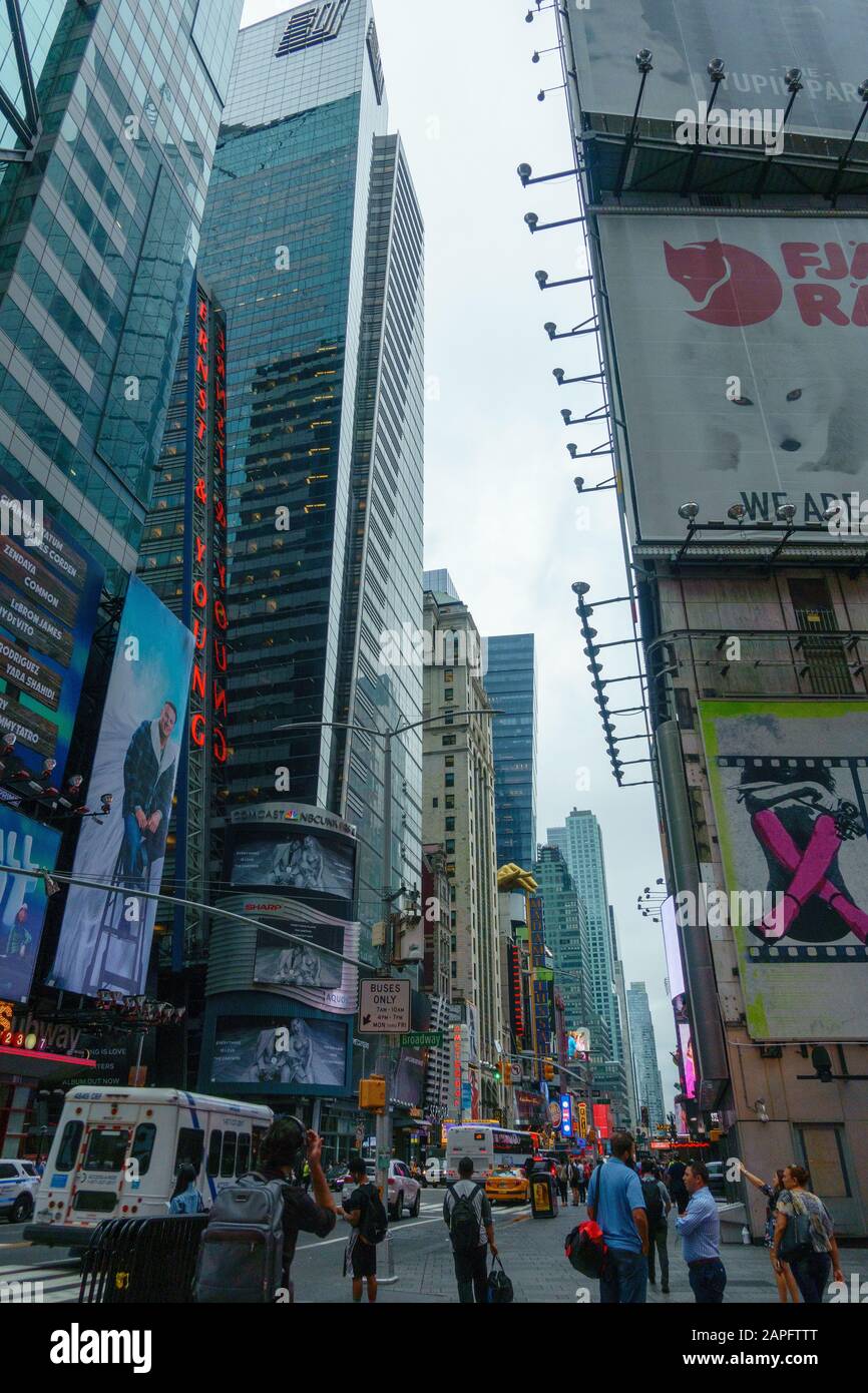 Timesquare plaza hi-res stock photography and images - Alamy