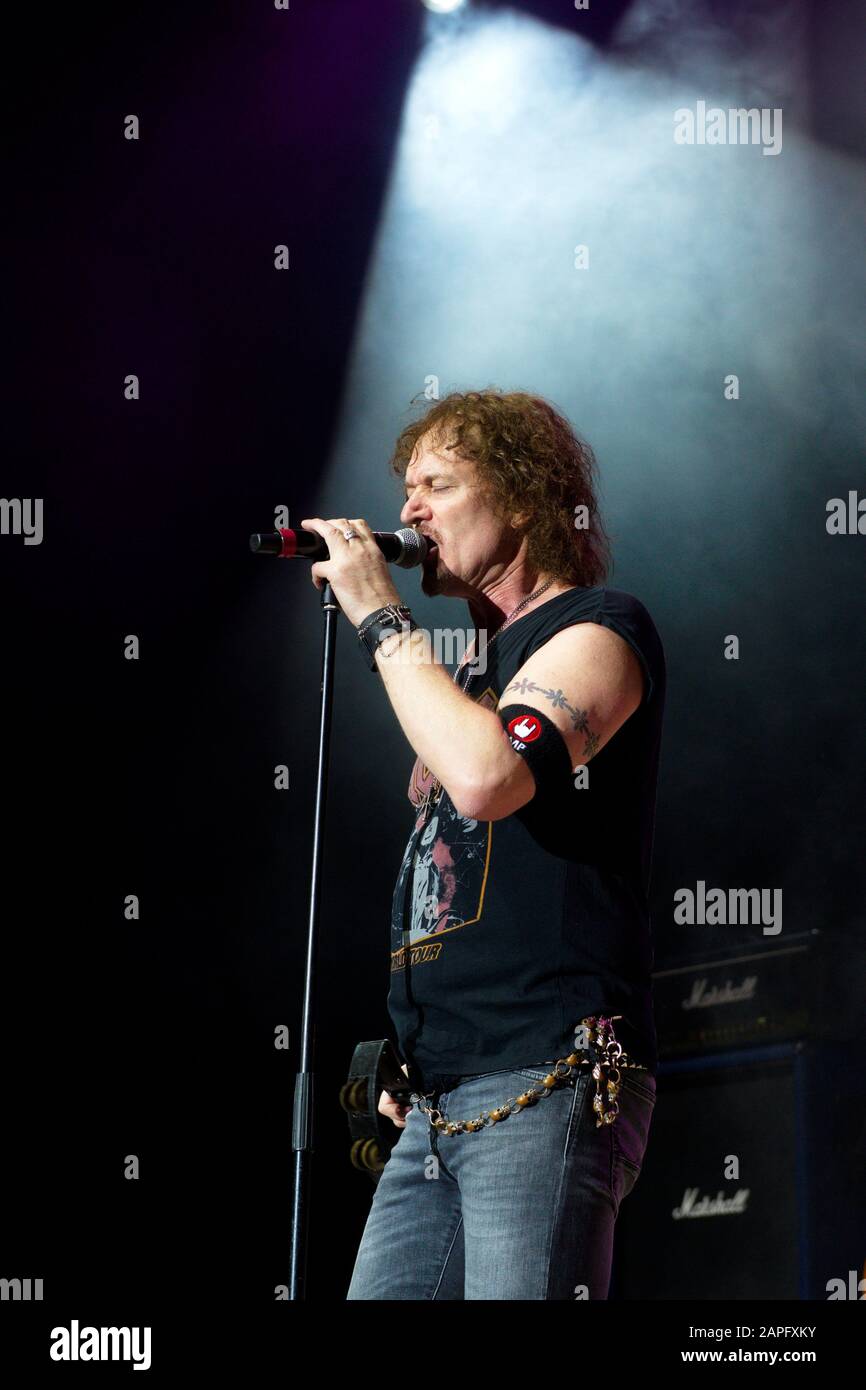 Berlin, Deutschland. 21st Jan, 2020. Carl Sentance von Nazareth live at ...