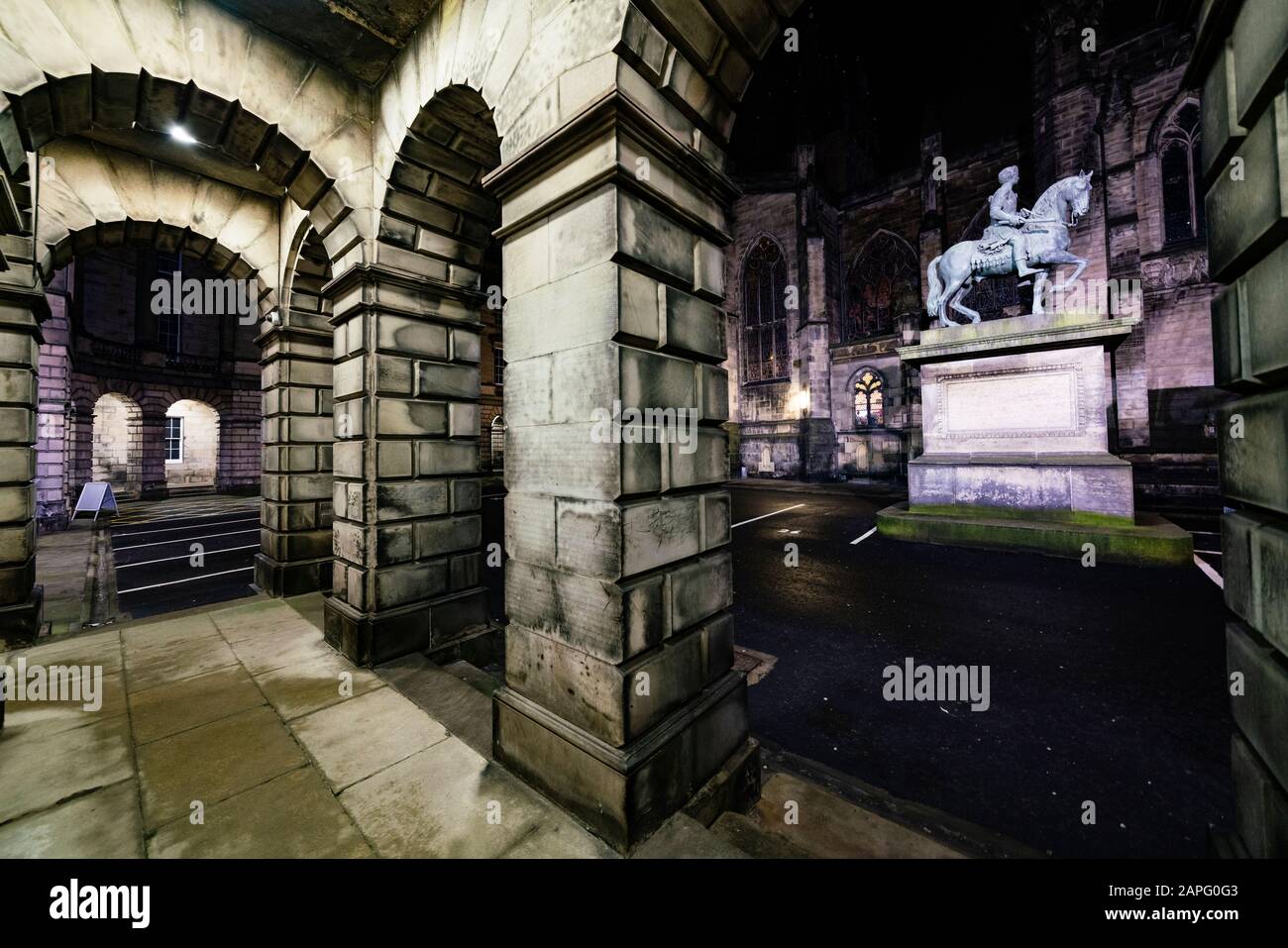 Parliament square law courts edinburgh hi-res stock photography and ...