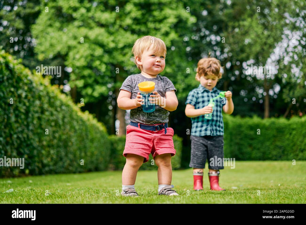 Toddlers exploring park Stock Photo - Alamy