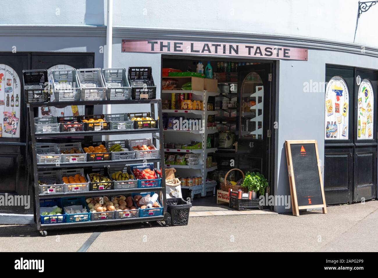 Exterior of convenience store hi-res stock photography and images - Alamy