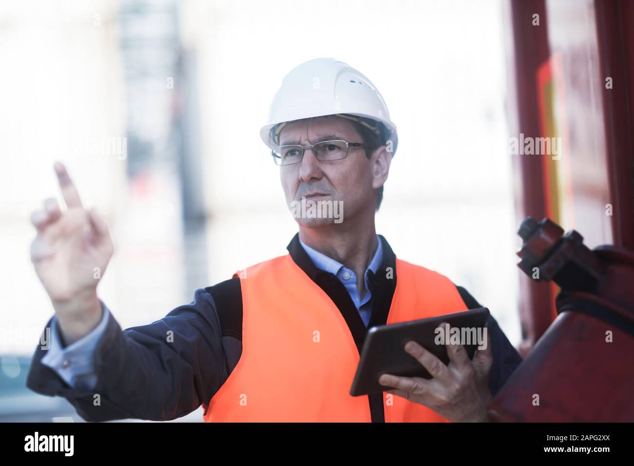 Gesturing worker using tablet hi-res stock photography and images - Alamy