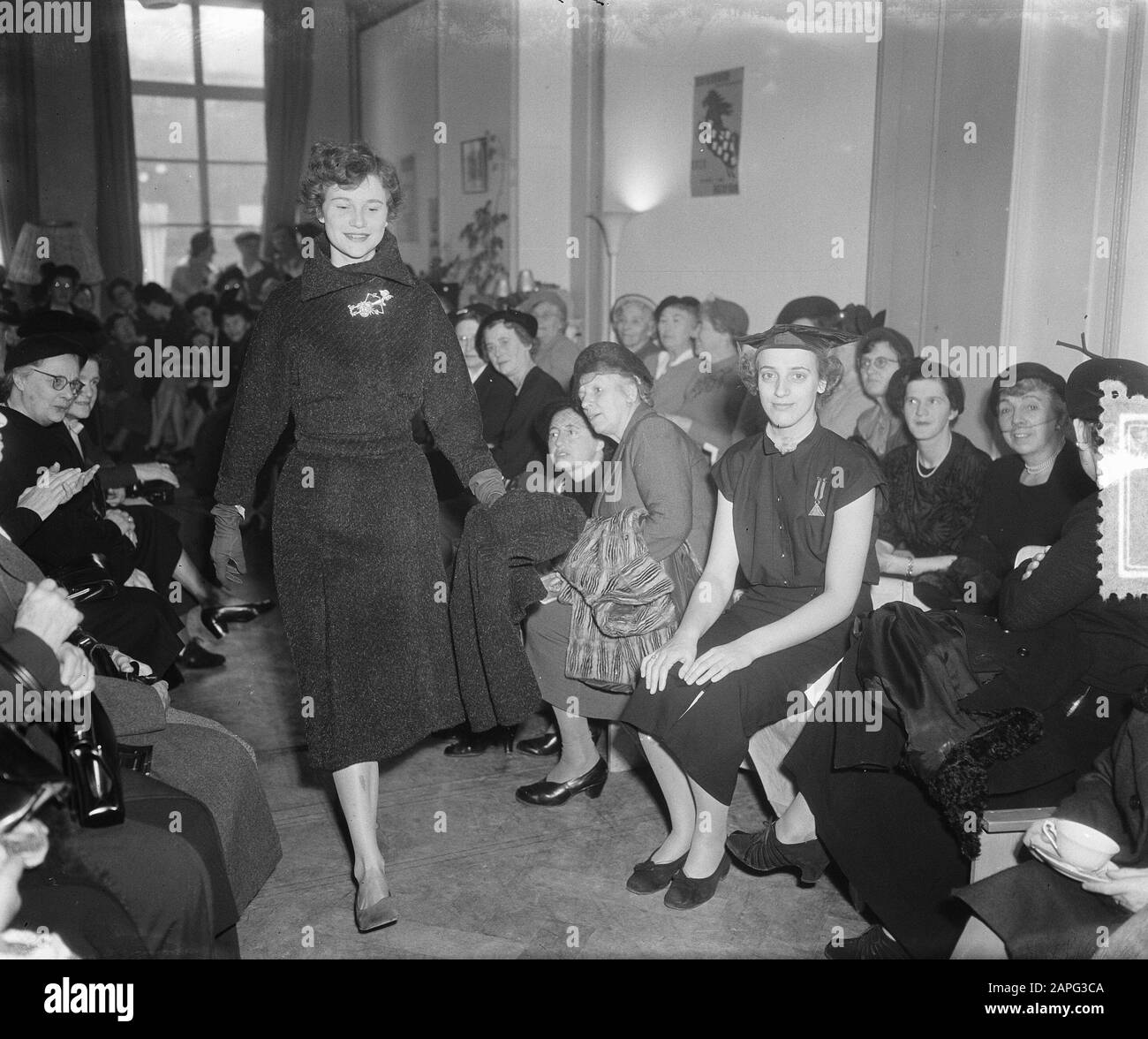 AVSV 50 years fashion show Date: October 30, 1952 Keywords: fashion ...