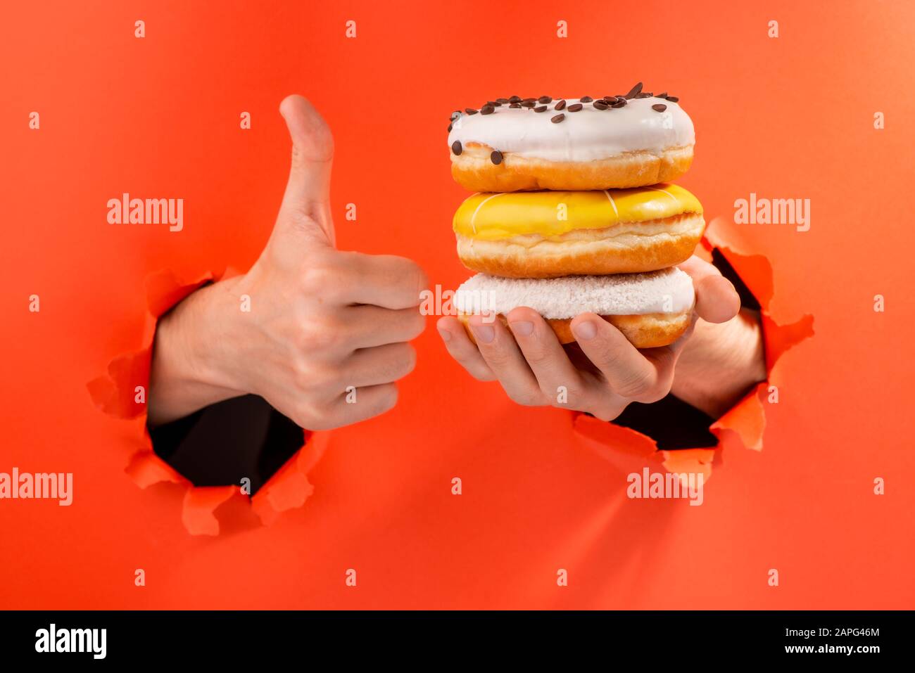 Hand showing white donut hi-res stock photography and images - Alamy