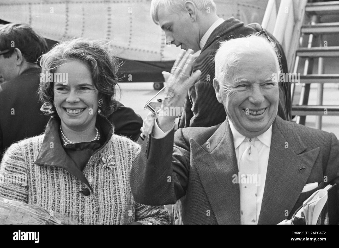 Arrival of actor Charlie Chaplin and his wife at Schiphol Airport Stock ...