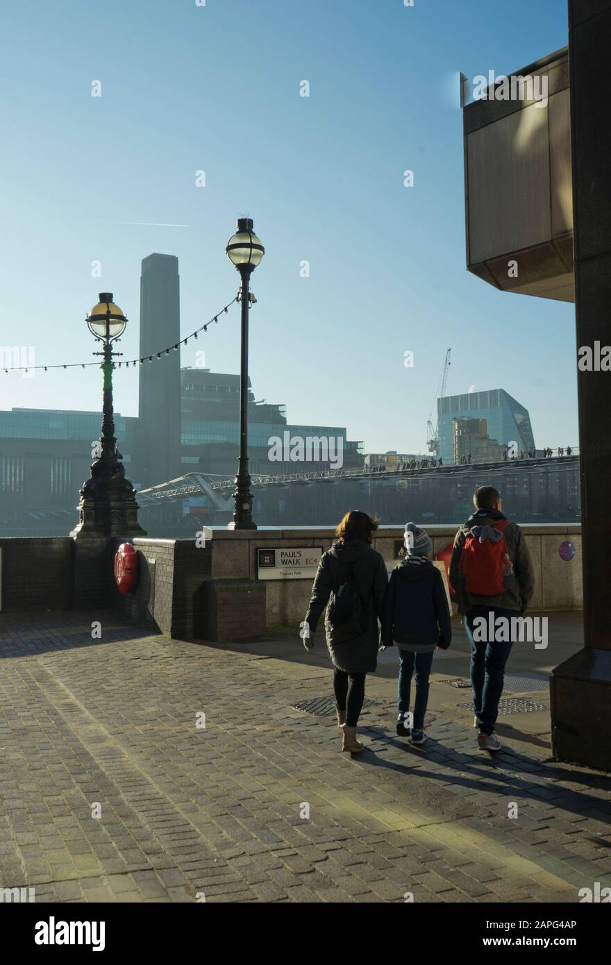 London people tate walk hi-res stock photography and images - Alamy