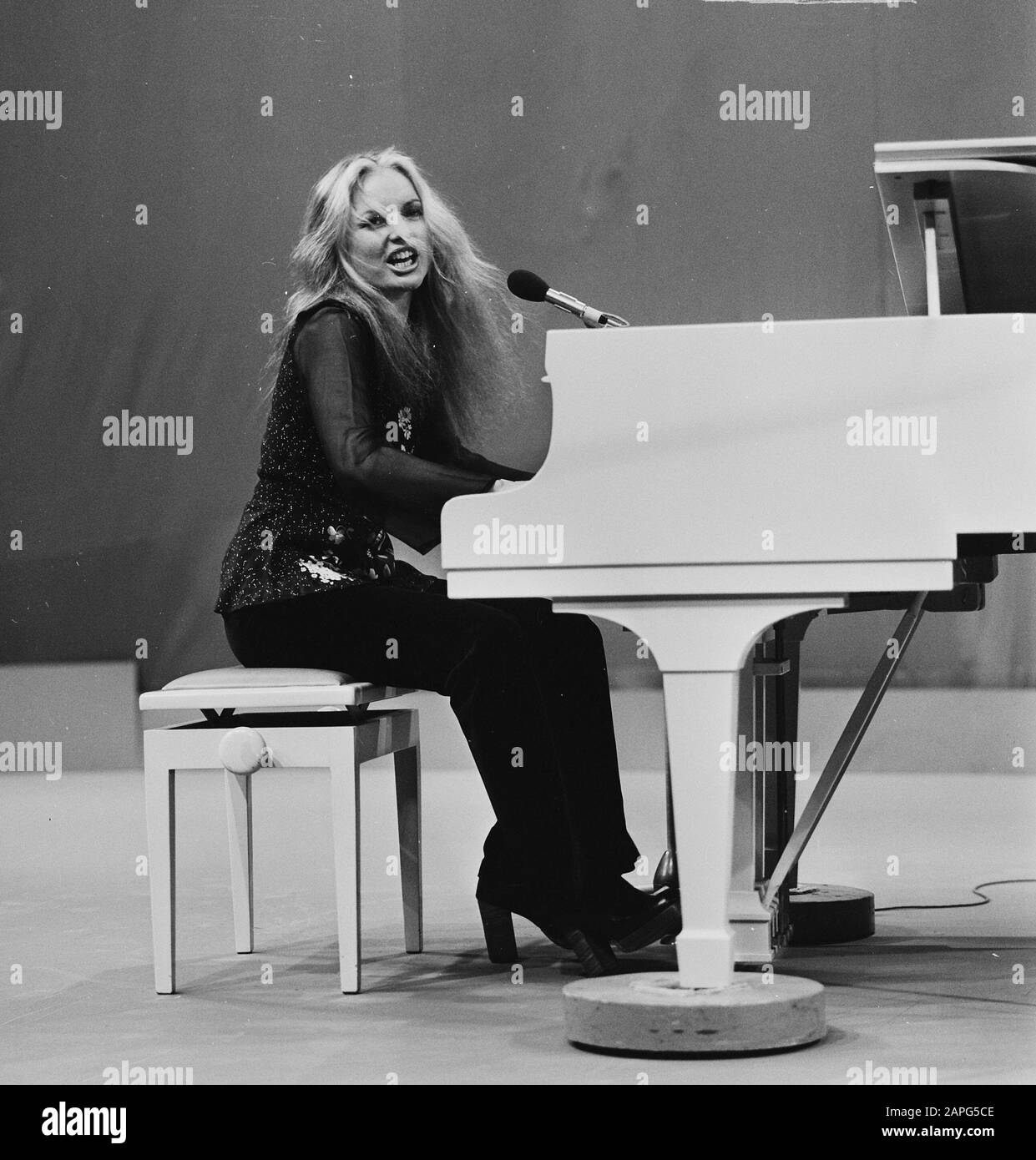 Tv recordings avro program hi-res stock photography and images - Alamy