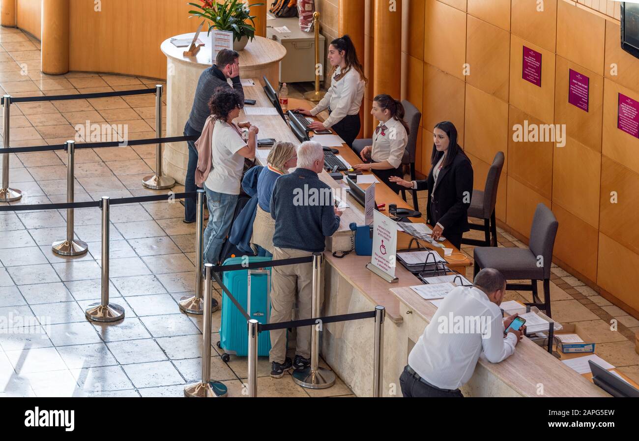Resort reception hi-res stock photography and images - Alamy