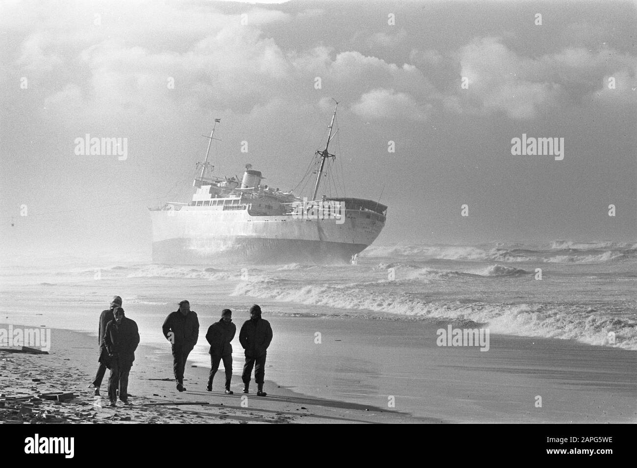 Chinese shipwreck Black and White Stock Photos & Images - Alamy