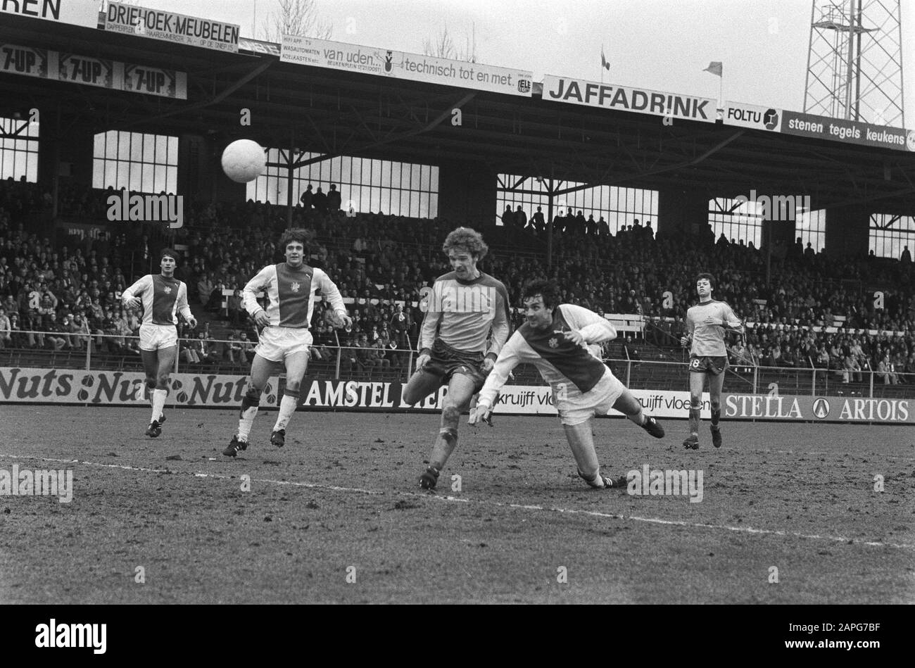 Clarke scores 5 1 Black and White Stock Photos & Images - Alamy