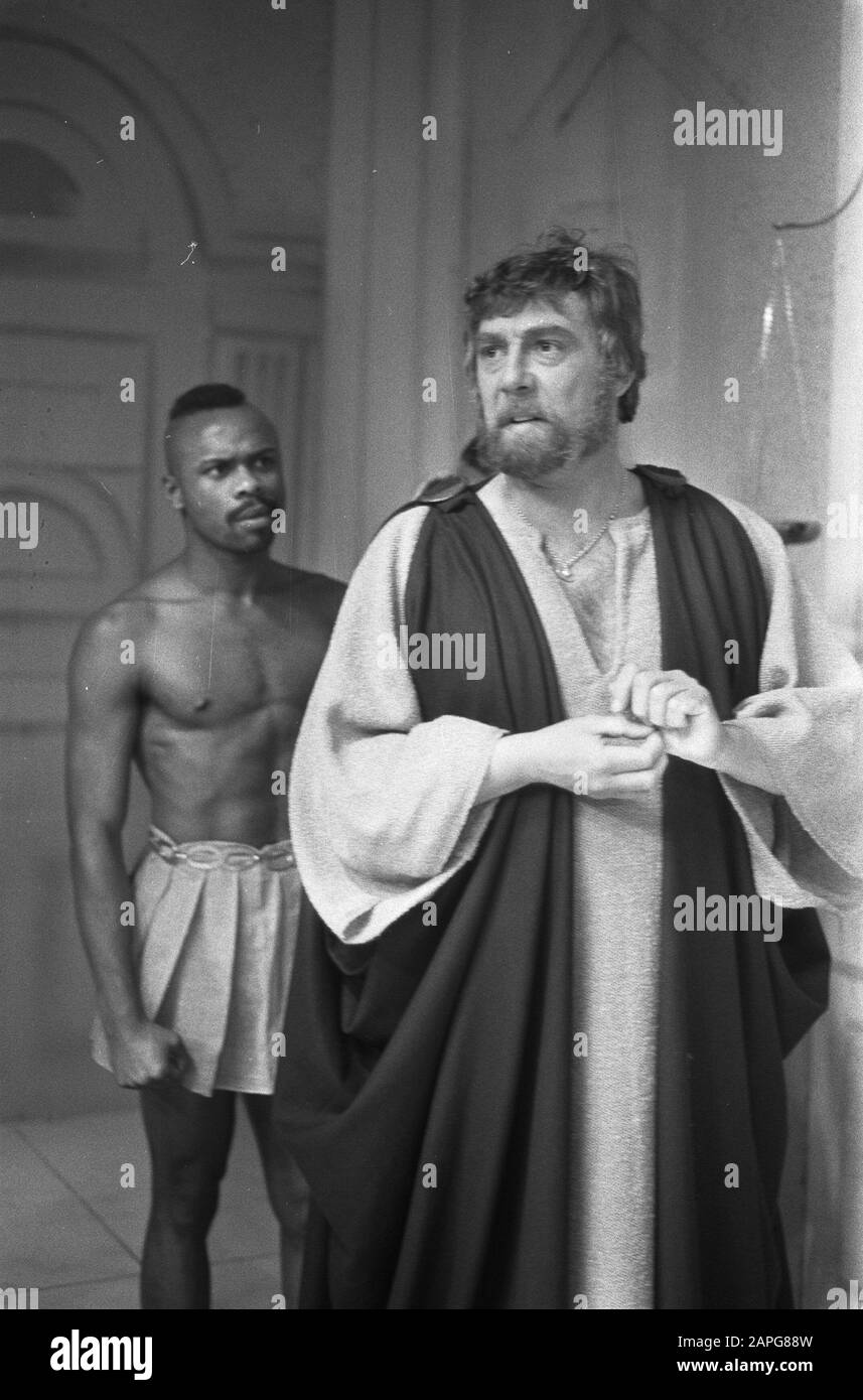 IKOR-TV takes Demetrius de Zilsmith on Description: Coen Flink (right ...