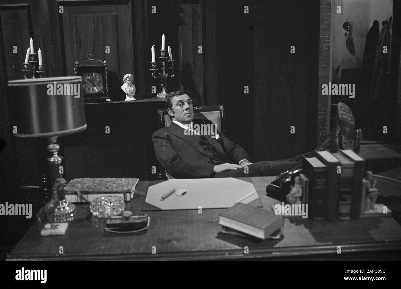 Television tv character hi-res stock photography and images - Alamy