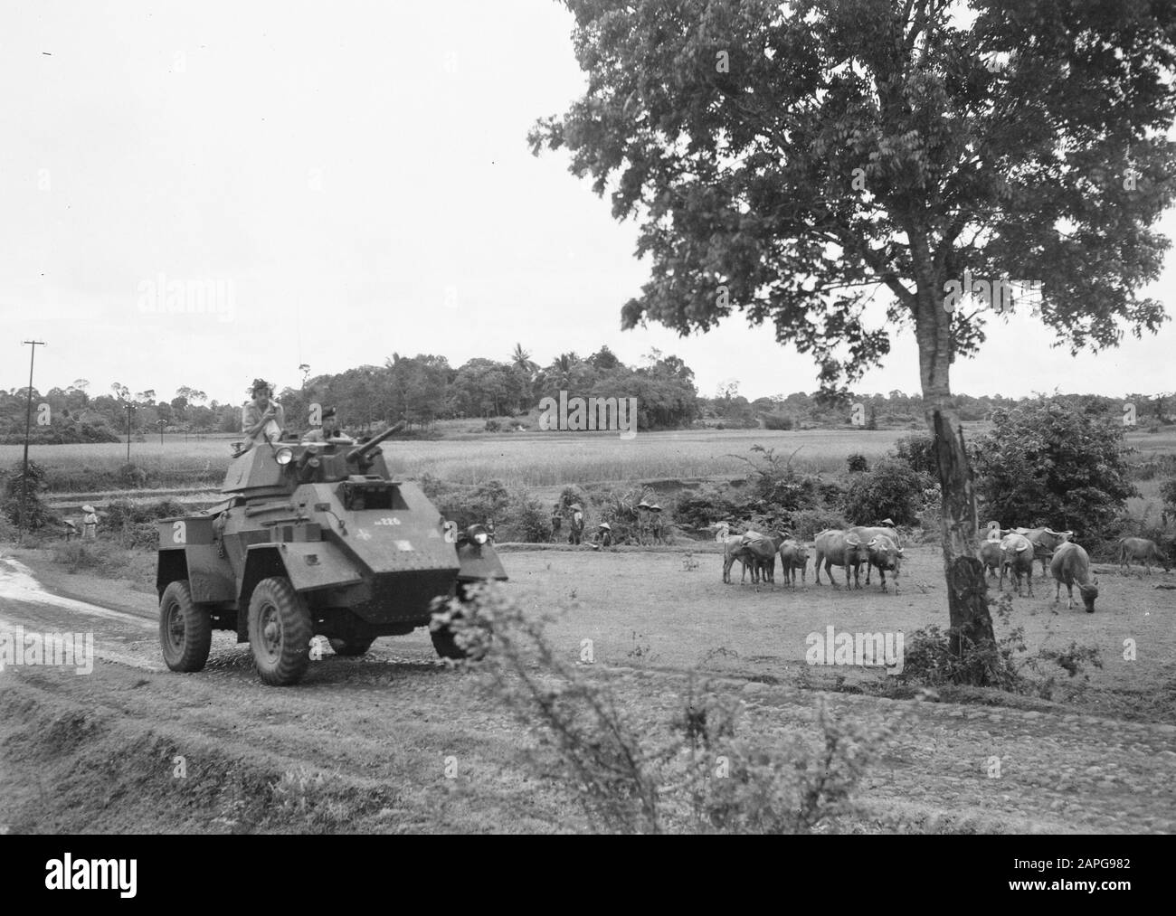 Tour through West Java of the Hussars of Boreel, a.o. radio car (film ...