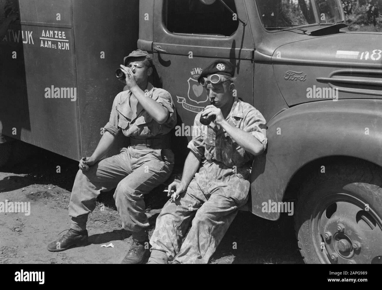 Tour through West Java of the Hussars of Boreel, a.o. radio car (film ...