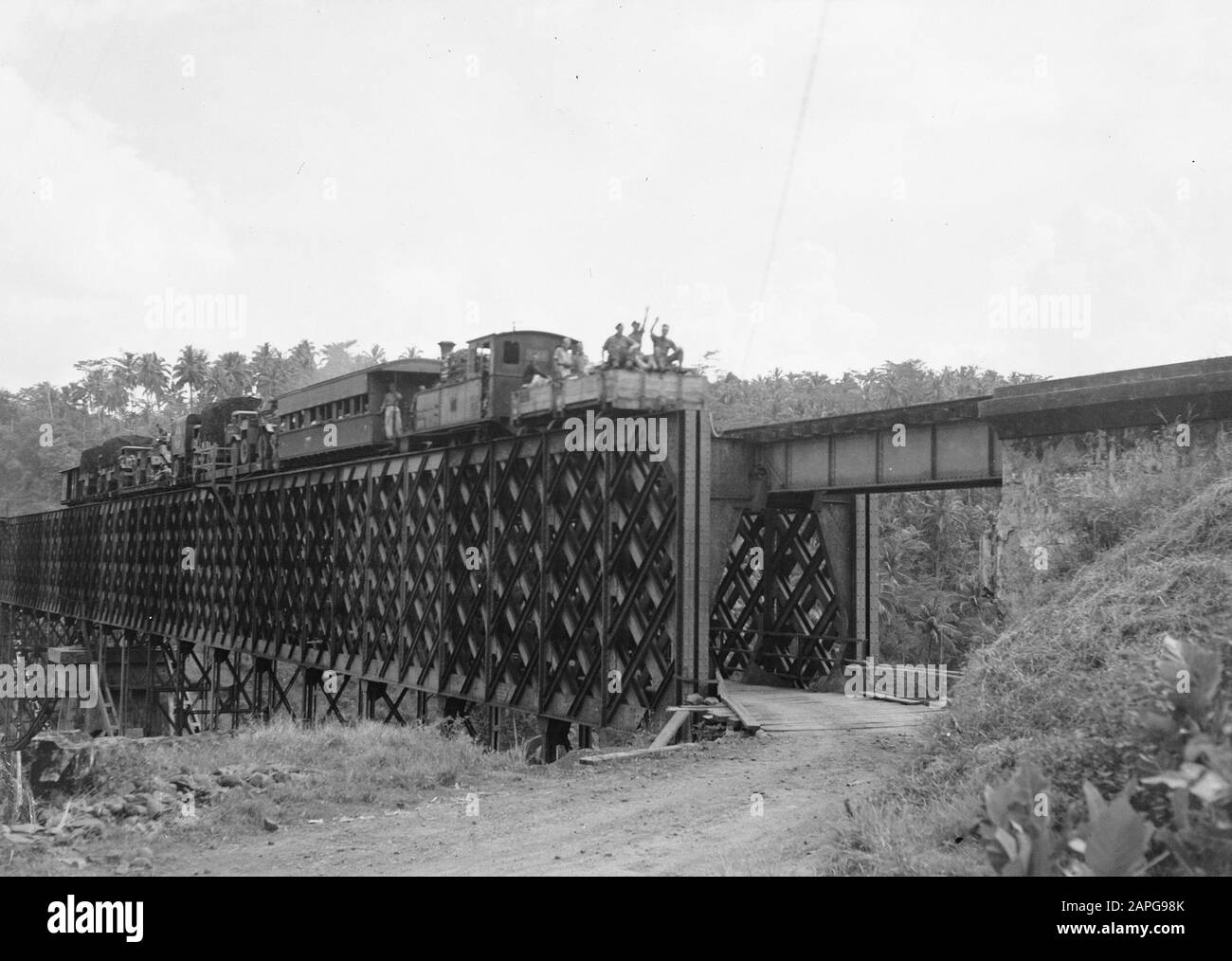 Tour through West Java by the Hussars of Boreel, a.o. radio car (film ...
