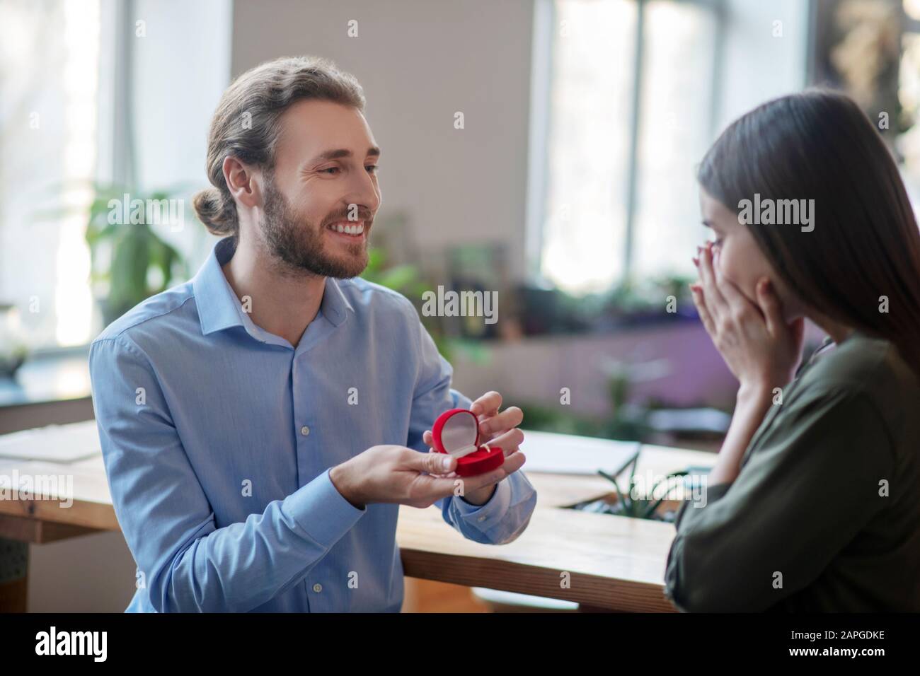 Smiling man making a proposal to the woman Stock Photo - Alamy