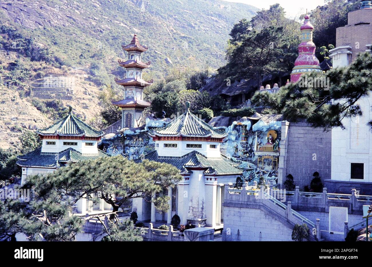 Der Tiger Balm Garden oder Aw Boon Haw Garden mit typischen Gebäuden in ...