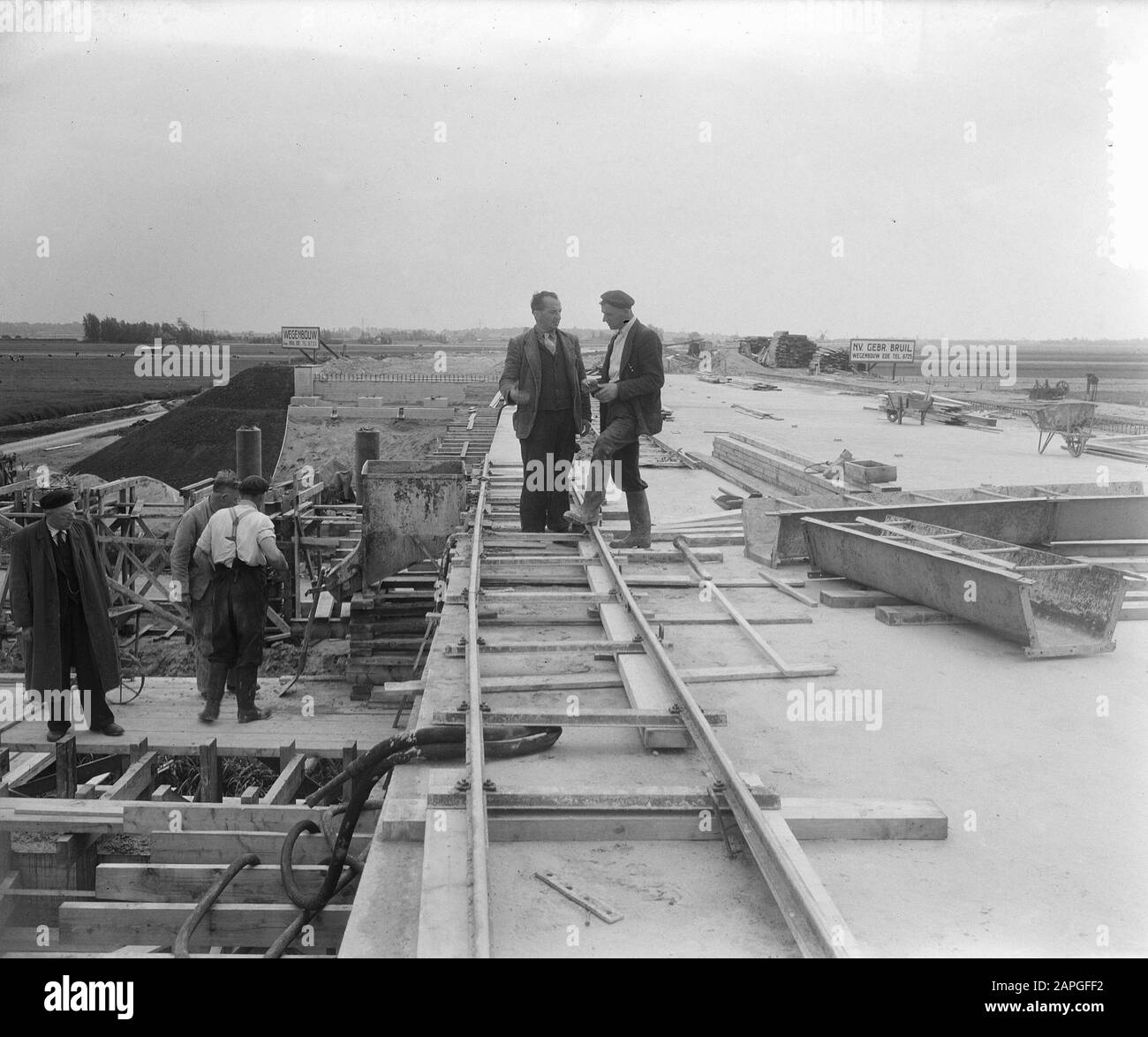 Construction viaduct Vinkeveen weg Amsterdam-Utrecht Date: June 15 ...