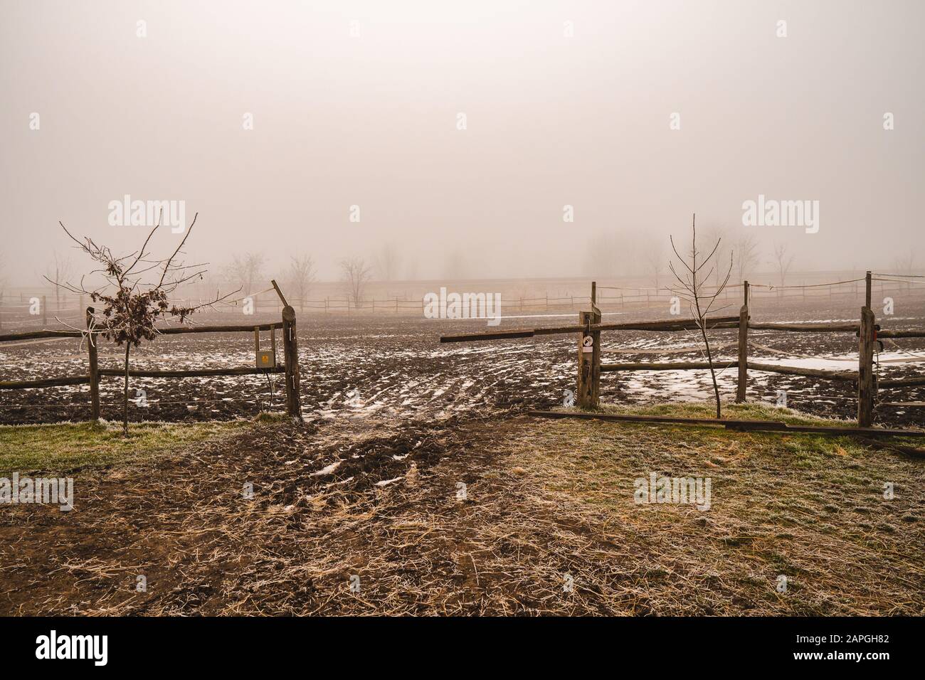 Farm yard empty hi-res stock photography and images - Alamy
