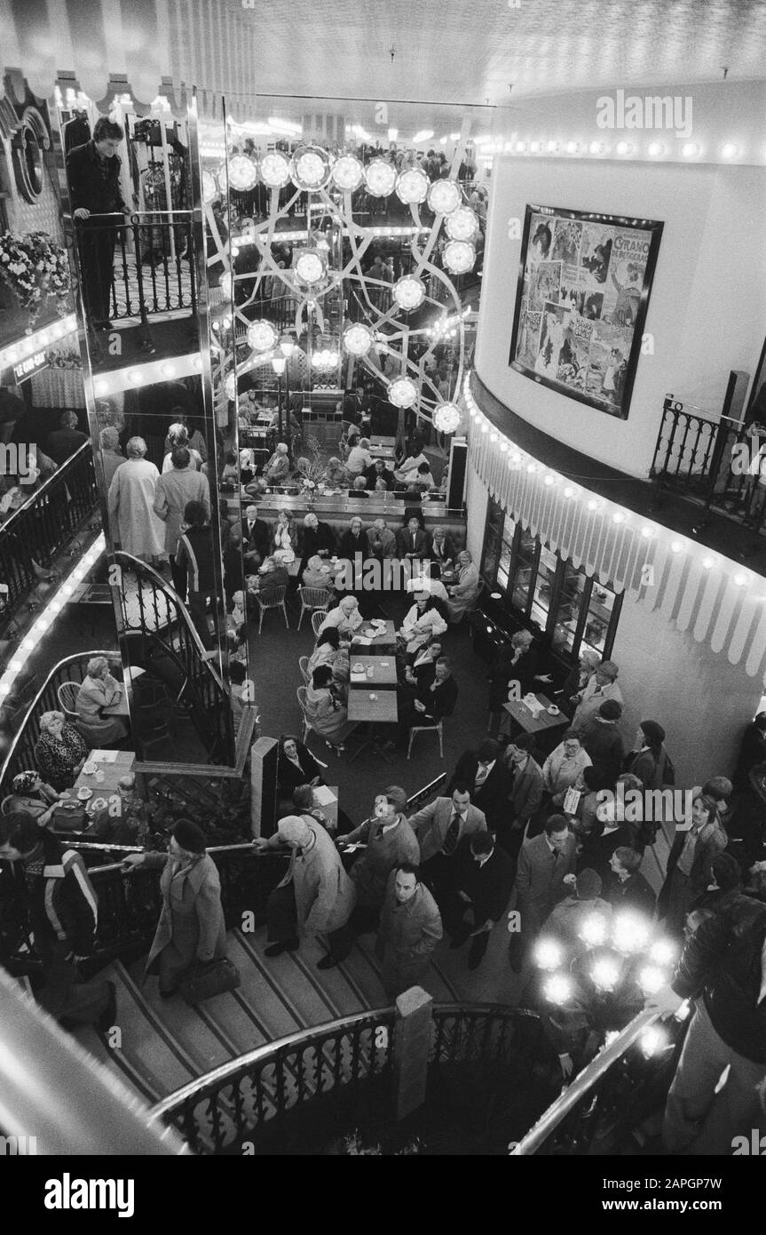 Complex Babylon in The Hague; interior shopping center Date: September ...