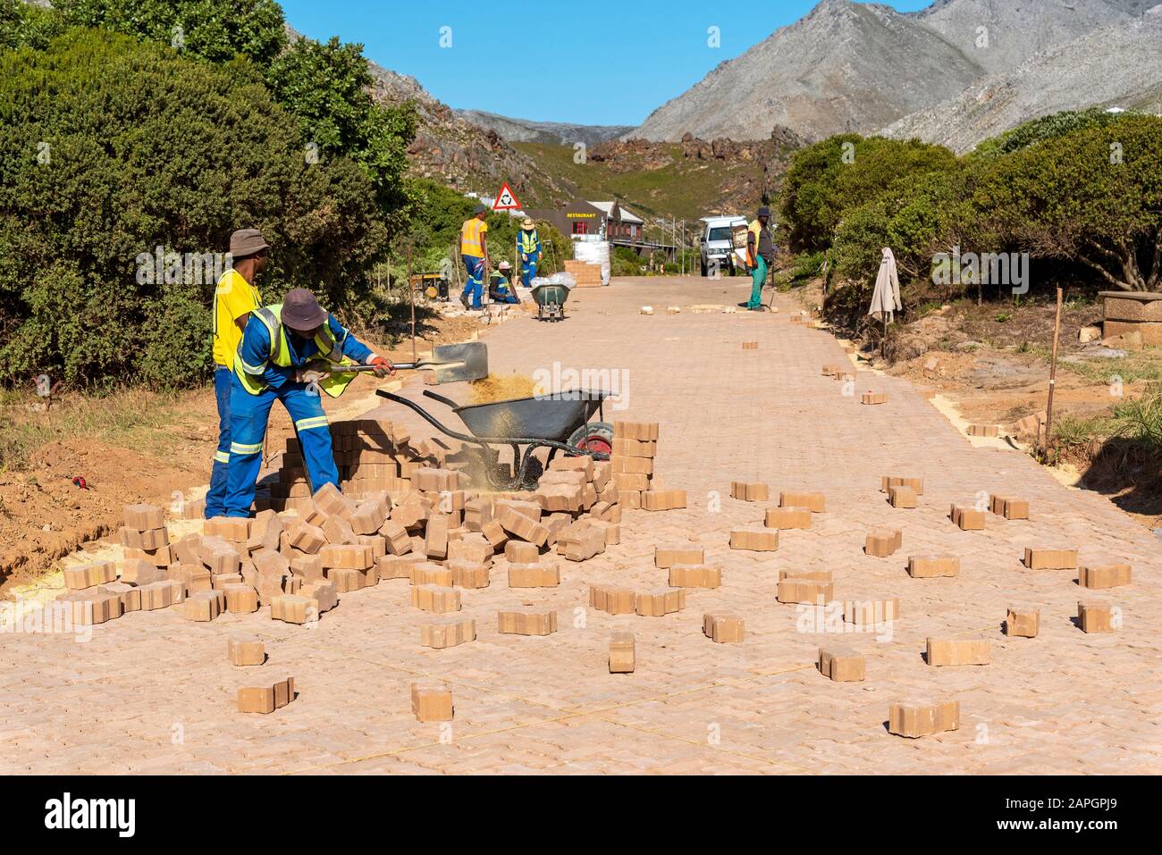 Bricklayers (construction site) hi-res stock photography and images - Alamy