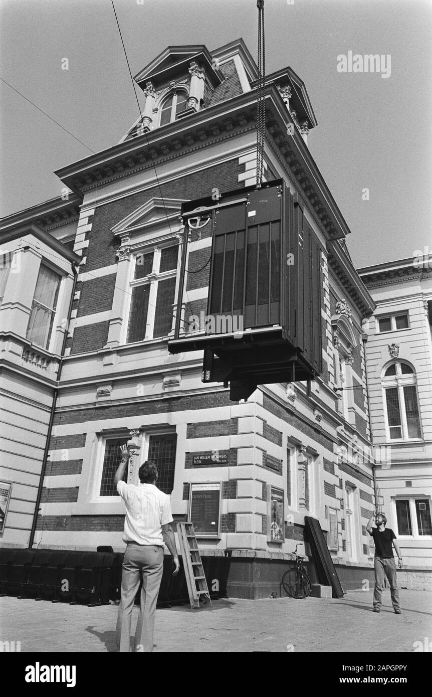 Lift with platform Black and White Stock Photos & Images - Alamy