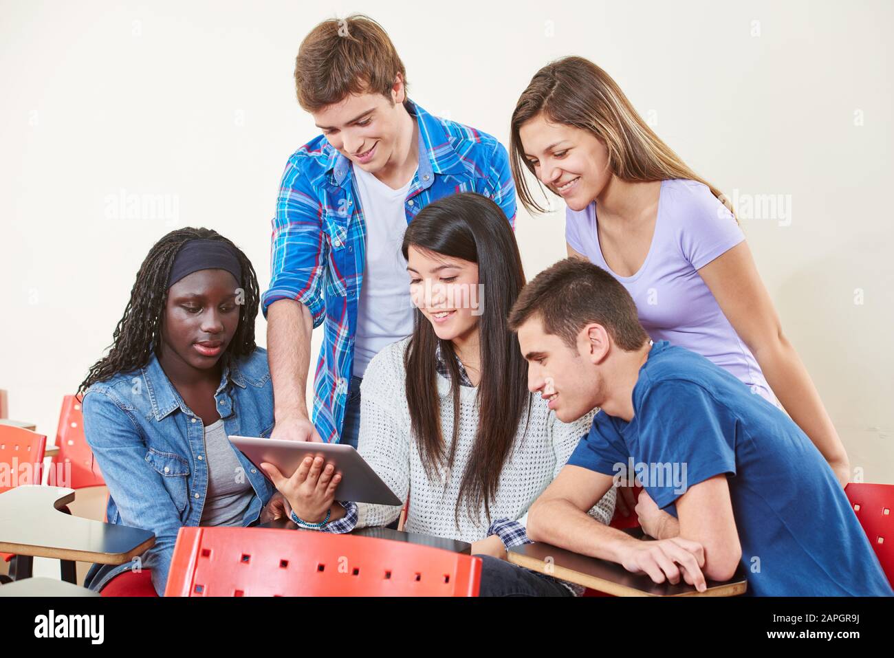 Group computer hi-res stock photography and images - Alamy