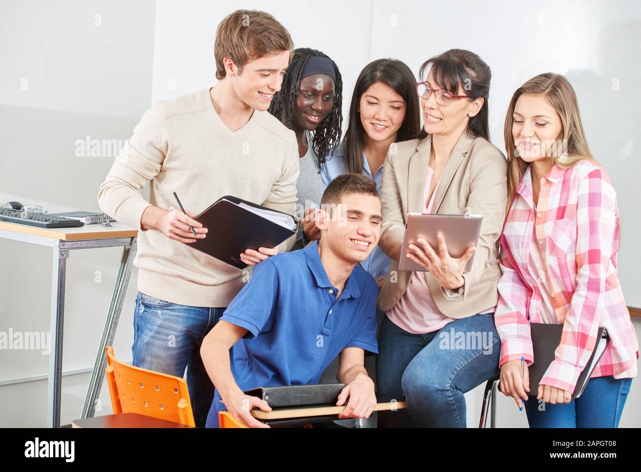 High school classroom teacher computer hi-res stock photography and ...
