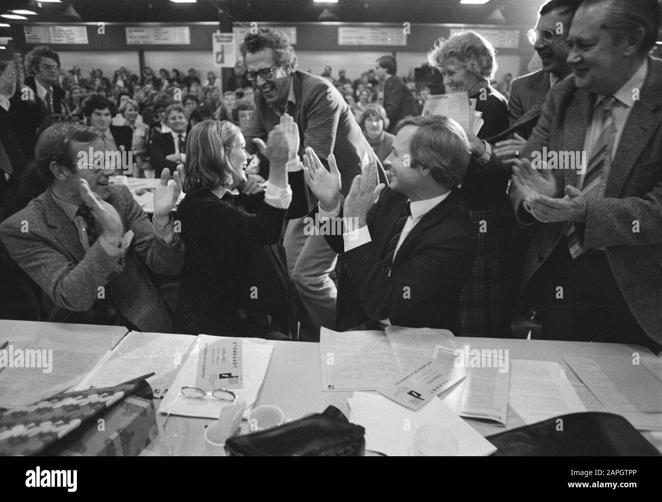 Number 8a terlouw congratulates bischoff hi-res stock photography and ...