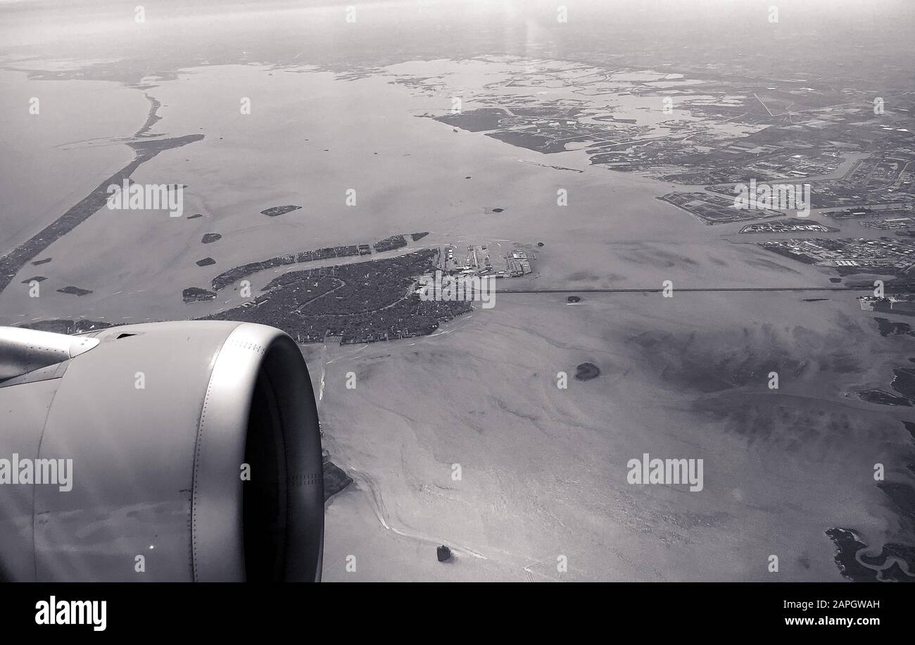 Airplane perspective hi-res stock photography and images - Alamy