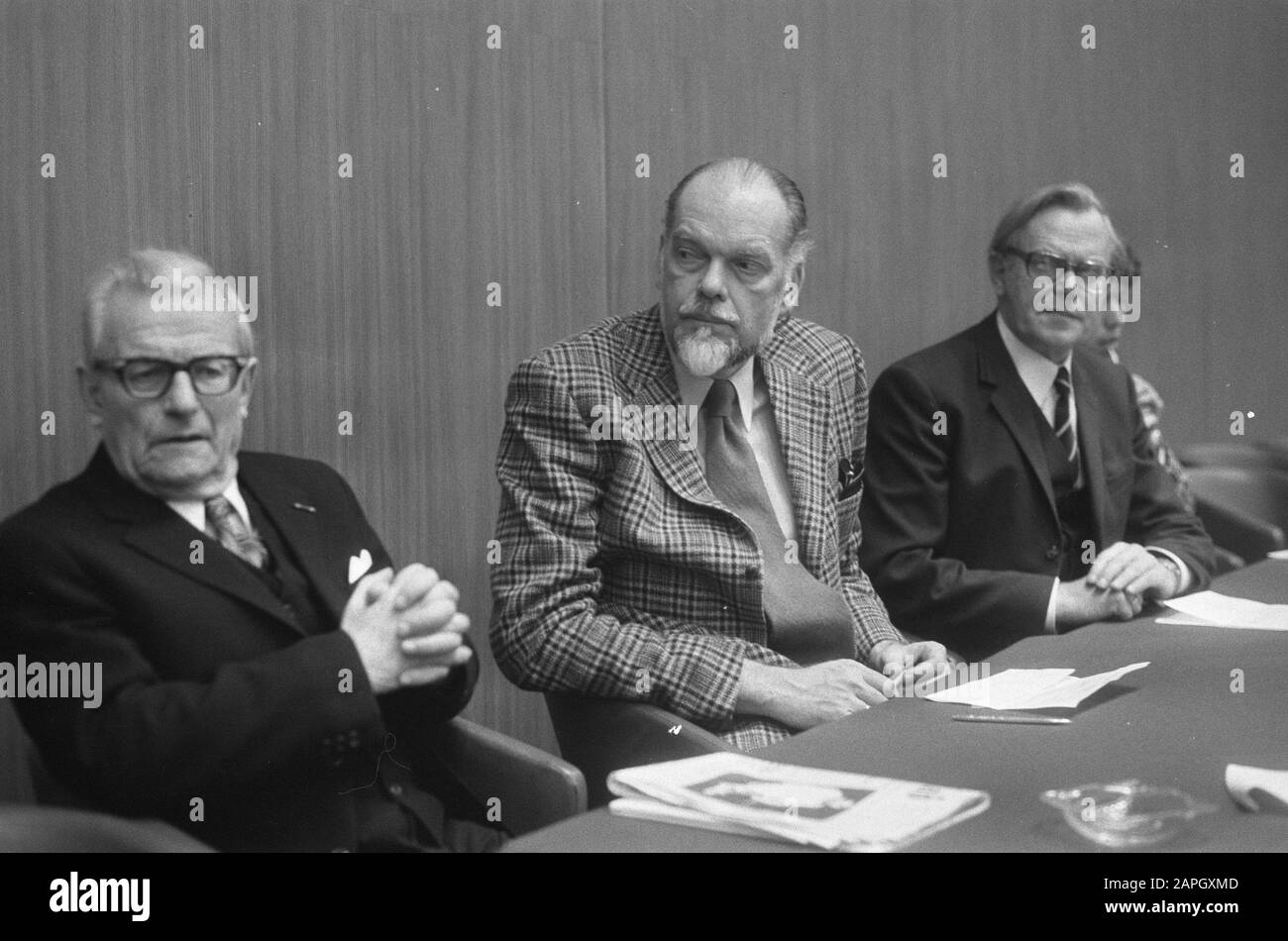 G at viewer Black and White Stock Photos & Images - Alamy