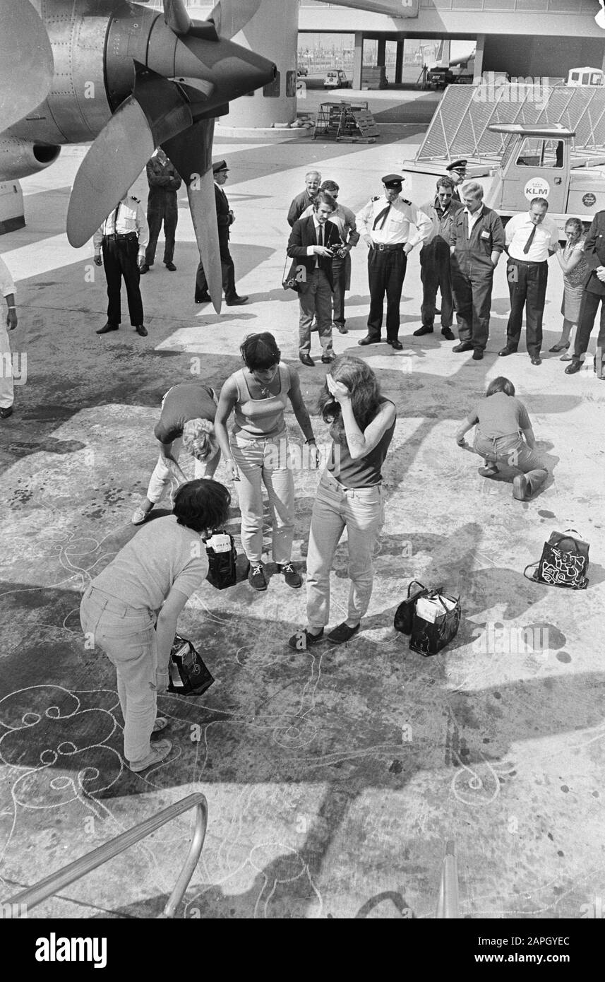 Continuous drawing of Sigma Group. Sigma group on platform at work Date ...