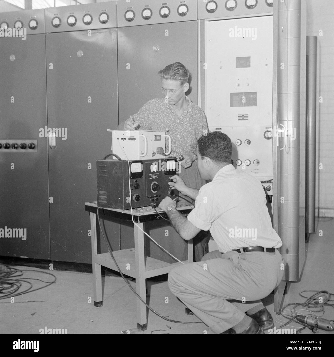 Middle East 1950-1955: Lebanon Description: Control room at the Tap ...