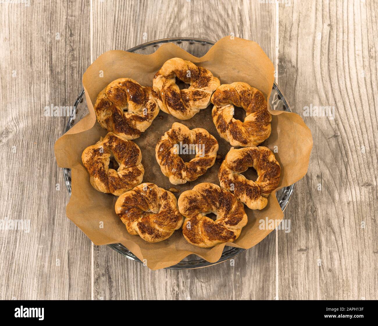 Knot pastry hi-res stock photography and images - Alamy